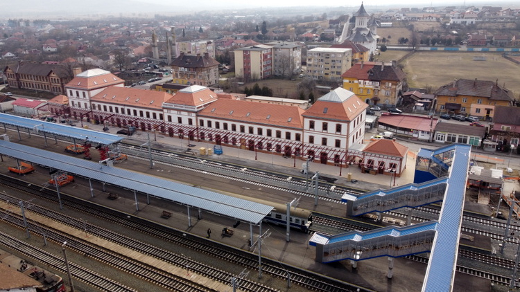 (VIDEO) Gara orașului Simeria și-a recăpătat strălucirea. Cum arată ...